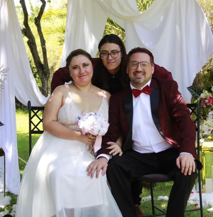 Casado y con un hijo de 19 años: la historia familiar del humorista Alex Ortíz | T13